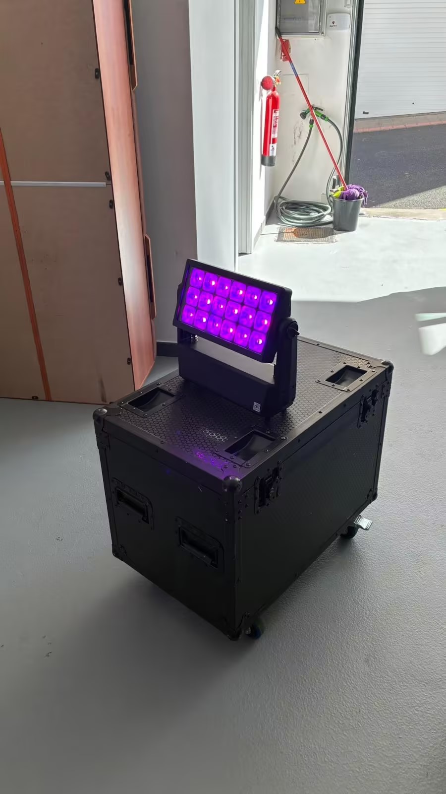 Portugal-IP 18x20w 6in1 Battery LED City Color-BLUESEALIGHTING